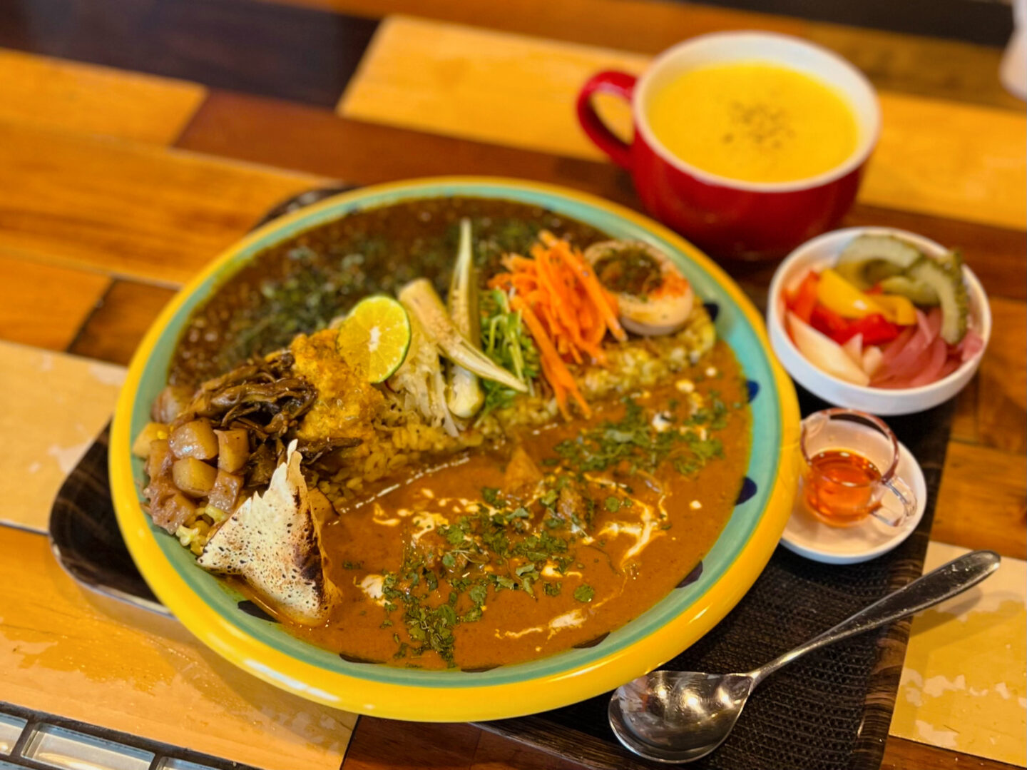 お子さんと一緒に楽しめる那覇の本格カレー「KenKen Spice（ケンケン スパイス）」 | あんまーる